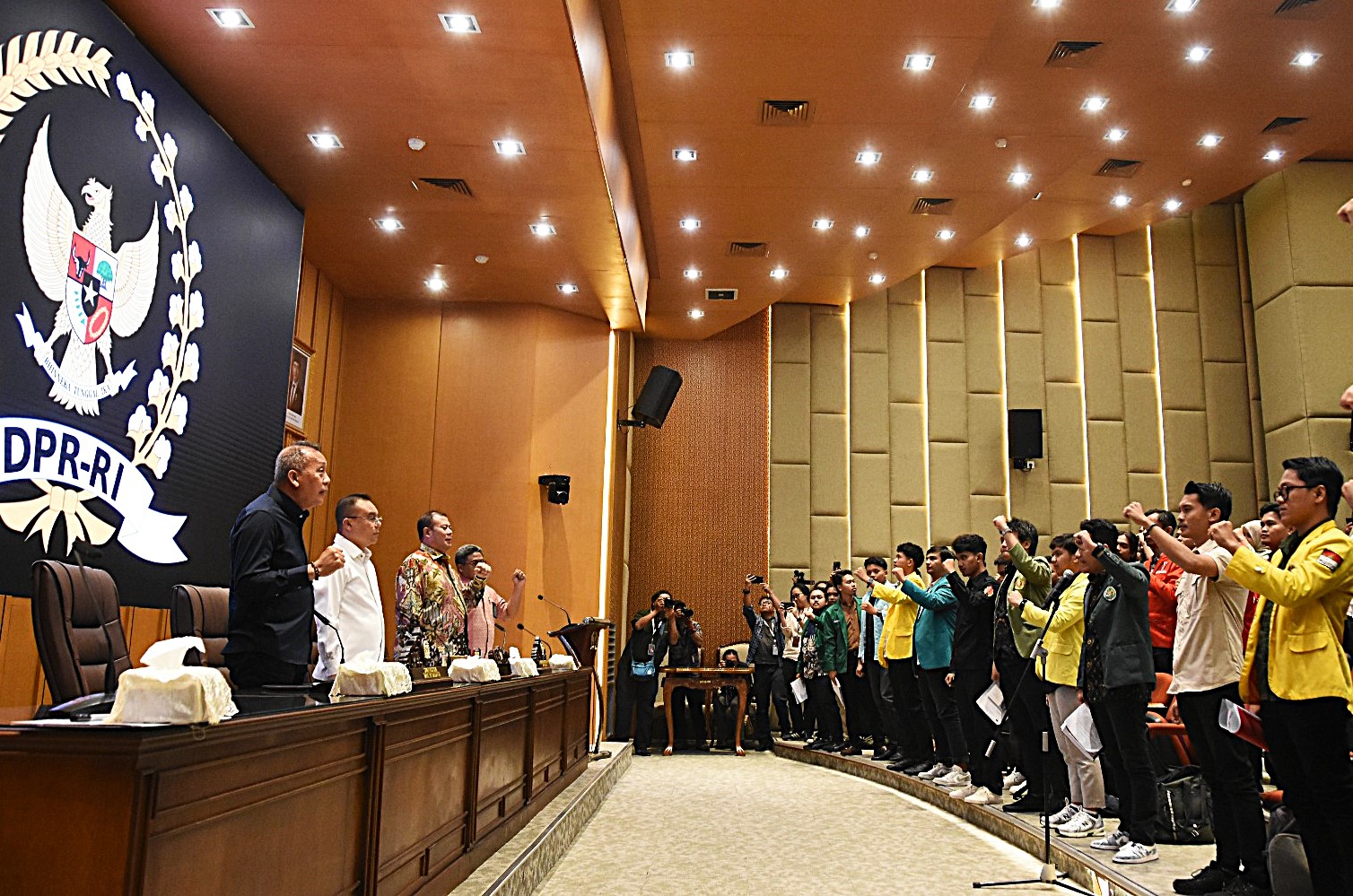 12 Agenda Rapat dan Serap Aspirasi Mahasiswa, DPR Tetap Fokus Bekerja ...